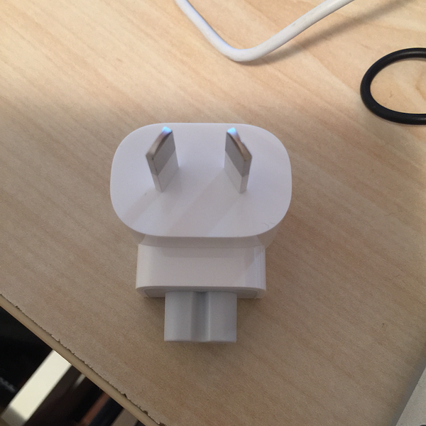 Apple recalls power plugs - Technology - Media Spy